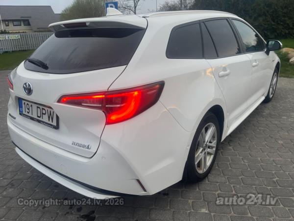 White Toyota Corolla 2020 in Tallinn, with an engine capacity of 1.80 L and mileage of 225 thousand km for 12900 €, photo 4 on AUTOMOTO.COM.LV