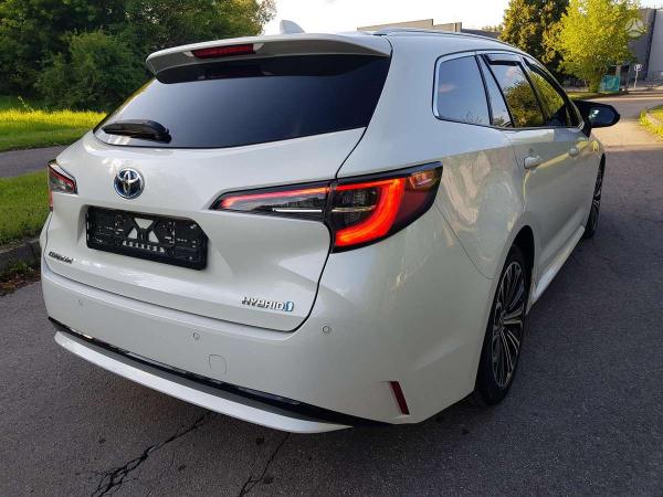 White Toyota Corolla 2020 in Siauliai, with an engine capacity of 1.80 L and mileage of 116 thousand km for 17400 €, photo 5 on AUTOMOTO.COM.LV