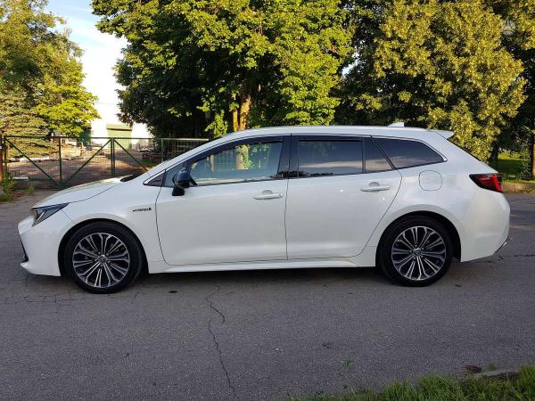 White Toyota Corolla 2020 in Siauliai, with an engine capacity of 1.80 L and mileage of 116 thousand km for 17400 €, photo 8 on AUTOMOTO.COM.LV