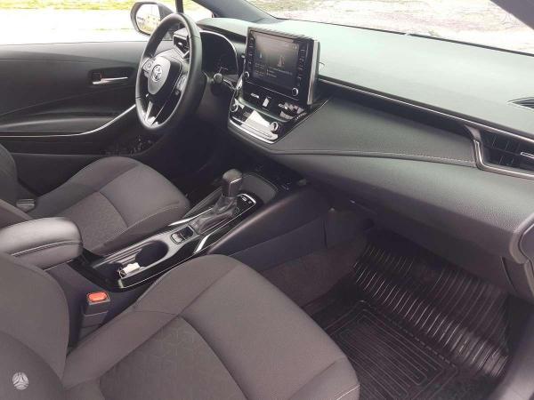 White Toyota Corolla 2020 in Siauliai, with an engine capacity of 1.80 L and mileage of 116 thousand km for 17400 €, photo 10 on AUTOMOTO.COM.LV