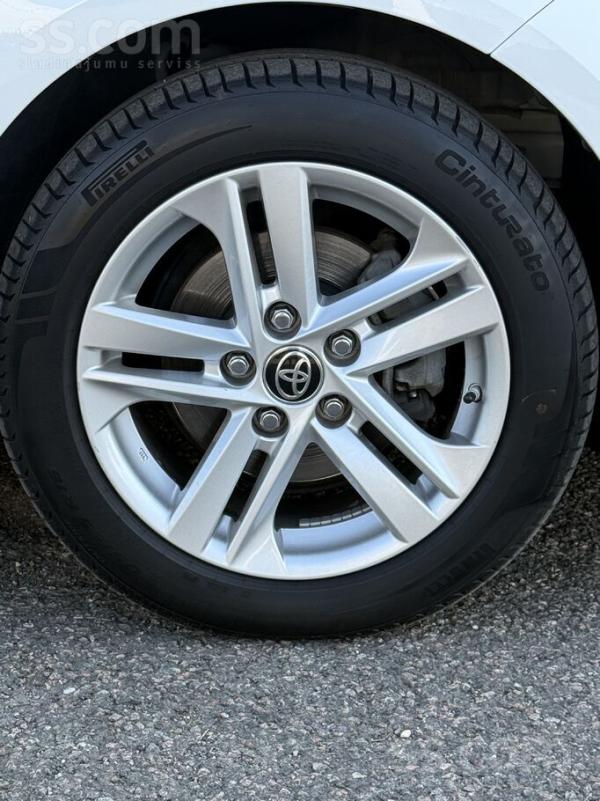 White Toyota Corolla 2020 in Riga, with an engine capacity of 1.80 L and mileage of 162 thousand km for 15990 €, photo 10 on AUTOMOTO.COM.LV