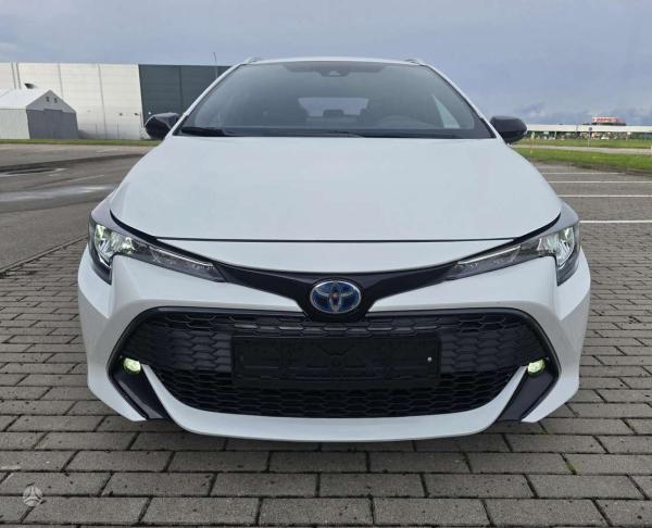 White Toyota Corolla 2020 in Panevezys, with an engine capacity of 1.80 L and mileage of 330 thousand km for 10999 €, photo 9 on AUTOMOTO.COM.LV
