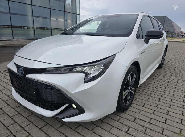 White Toyota Corolla 2020 in Panevezys, with an engine capacity of 1.80 L and mileage of 330 thousand km for 10999 €, photo 10 on AUTOMOTO.COM.LV