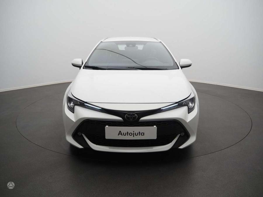 White Toyota Corolla 2020 in Vilnius, with an engine capacity of 1.20 L and mileage of 159 thousand km for 12500 €, photo 3 on AUTOMOTO.COM.LV