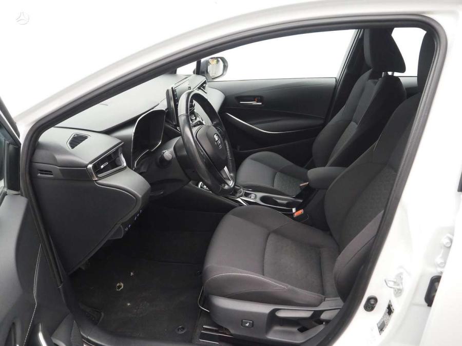 White Toyota Corolla 2020 in Vilnius, with an engine capacity of 1.20 L and mileage of 159 thousand km for 12500 €, photo 9 on AUTOMOTO.COM.LV