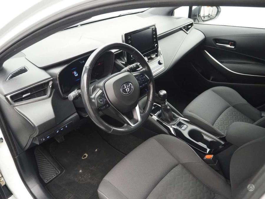 White Toyota Corolla 2020 in Vilnius, with an engine capacity of 1.20 L and mileage of 159 thousand km for 12500 €, photo 10 on AUTOMOTO.COM.LV
