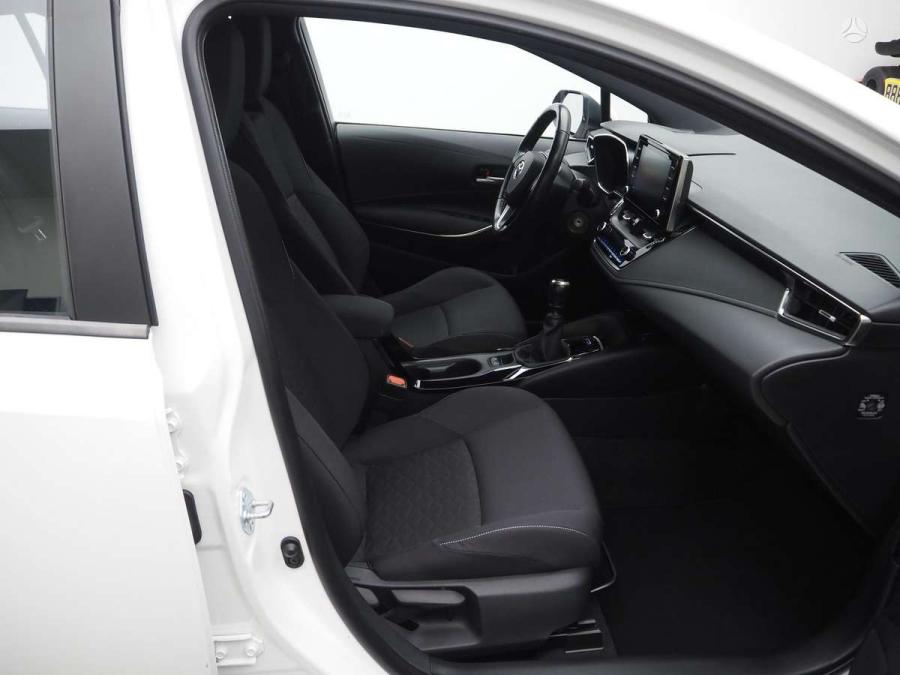 White Toyota Corolla 2020 in Vilnius, with an engine capacity of 1.20 L and mileage of 159 thousand km for 12500 €, photo 12 on AUTOMOTO.COM.LV