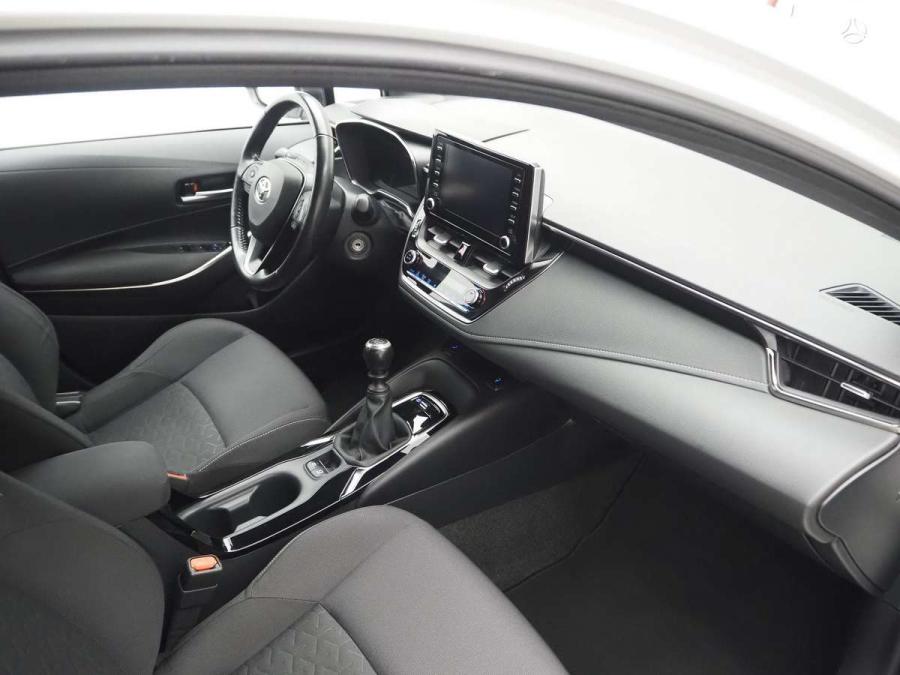 White Toyota Corolla 2020 in Vilnius, with an engine capacity of 1.20 L and mileage of 159 thousand km for 12500 €, photo 13 on AUTOMOTO.COM.LV
