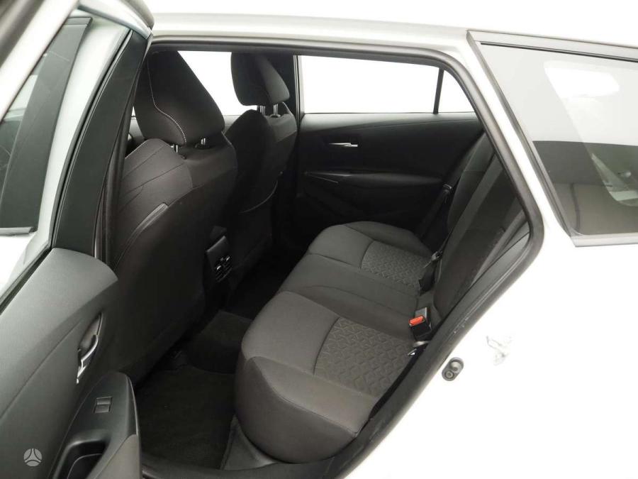 White Toyota Corolla 2020 in Vilnius, with an engine capacity of 1.20 L and mileage of 159 thousand km for 12500 €, photo 15 on AUTOMOTO.COM.LV