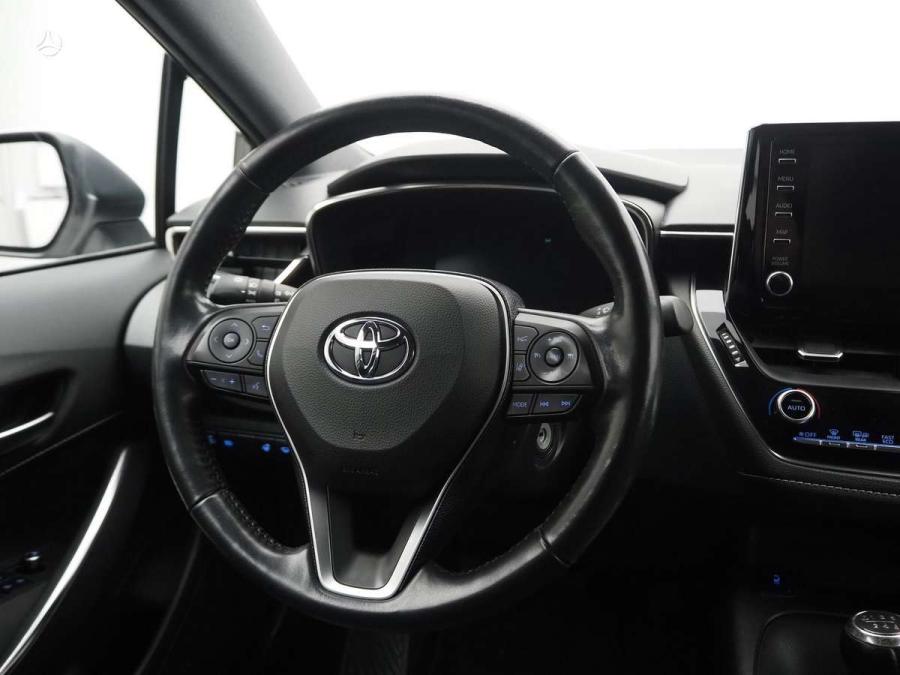 White Toyota Corolla 2020 in Vilnius, with an engine capacity of 1.20 L and mileage of 159 thousand km for 12500 €, photo 18 on AUTOMOTO.COM.LV