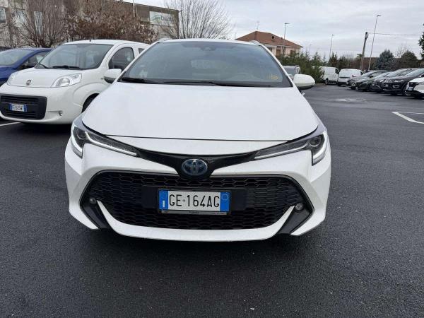 White Toyota Corolla 2021 in Siauliai, with an engine capacity of 1.80 L and mileage of 88 thousand km for 16700 €, photo 2 on AUTOMOTO.COM.LV