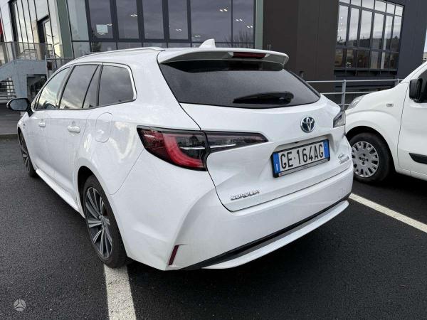 White Toyota Corolla 2021 in Siauliai, with an engine capacity of 1.80 L and mileage of 88 thousand km for 16700 €, photo 6 on AUTOMOTO.COM.LV