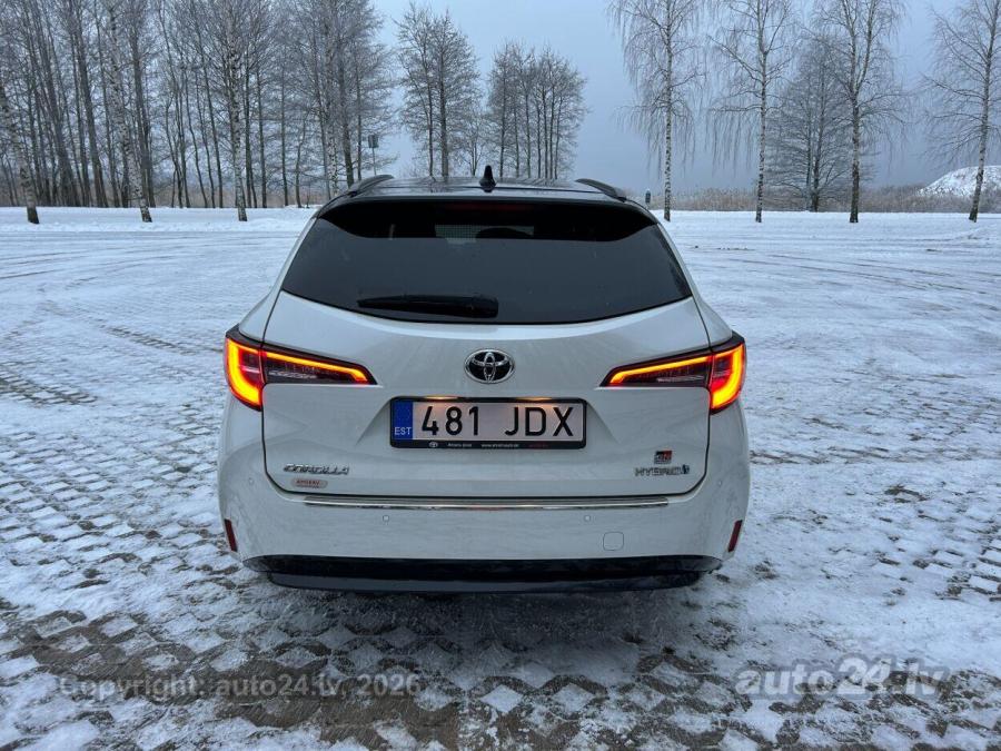 Balts Toyota Corolla 2021 Tallina, ar dzinēja tilpumu 1.80 L un nobraukumu 52 tūkst. km par 21500 €, foto 4 vietnē AUTOMOTO.COM.LV