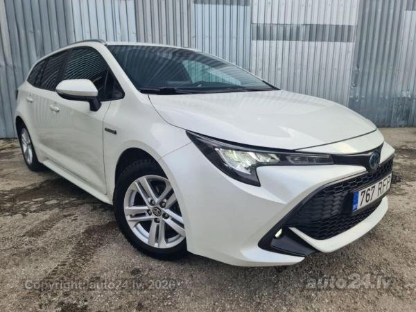 Balts Toyota Corolla 2021 Tallina, ar dzinēja tilpumu 1.80 L un nobraukumu 298 tūkst. km par 17900 €, foto 2 vietnē AUTOMOTO.COM.LV