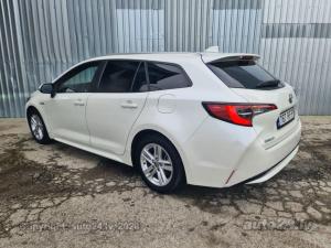 White Toyota Corolla 2021 in Tallinn, with an engine capacity of 1.80 L and mileage of 298 thousand km for 17900 €, photo 6 on AUTOMOTO.COM.LV