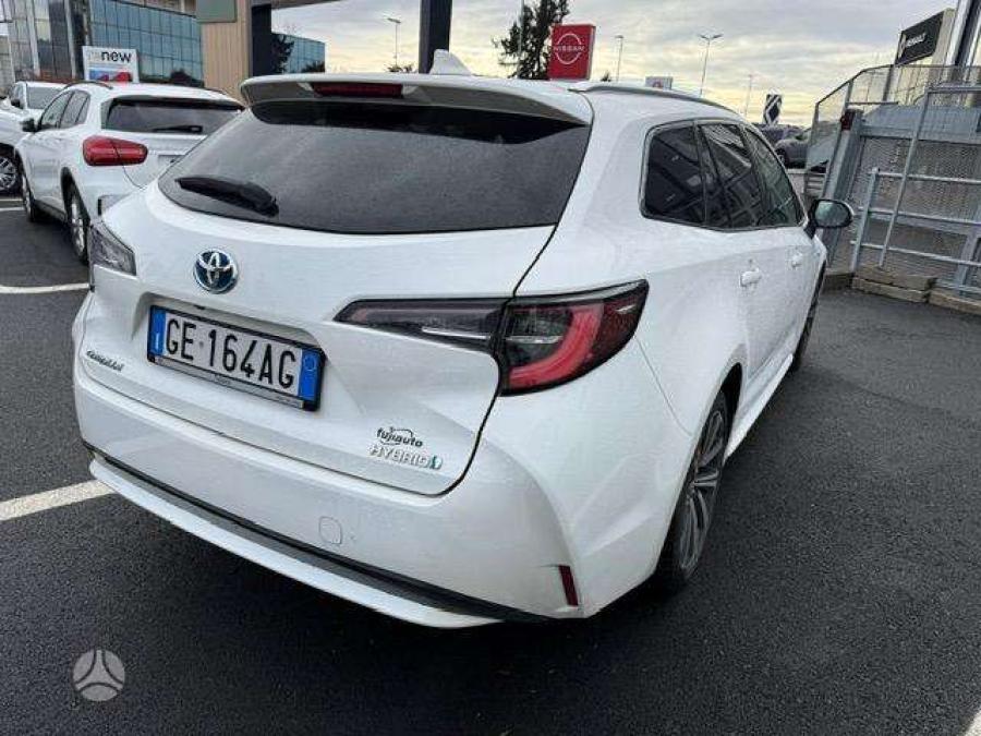 White Toyota Corolla 2021 in Siauliai, with an engine capacity of 1.80 L and mileage of 88 thousand km for 16900 €, photo 3 on AUTOMOTO.COM.LV
