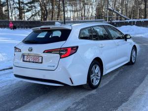 White Toyota Corolla 2021 in Vilnius, with an engine capacity of 1.80 L and mileage of 280 thousand km for 12500 €, photo 3 on AUTOMOTO.COM.LV