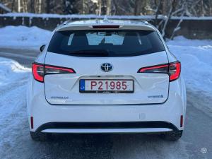 White Toyota Corolla 2021 in Vilnius, with an engine capacity of 1.80 L and mileage of 280 thousand km for 12500 €, photo 6 on AUTOMOTO.COM.LV
