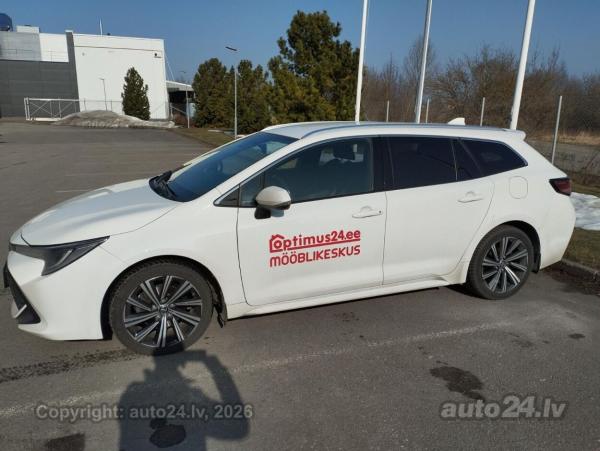 White Toyota Corolla 2021 in Tallinn, with an engine capacity of 1.20 L and mileage of 121 thousand km for 16900 €, photo 1 on AUTOMOTO.COM.LV