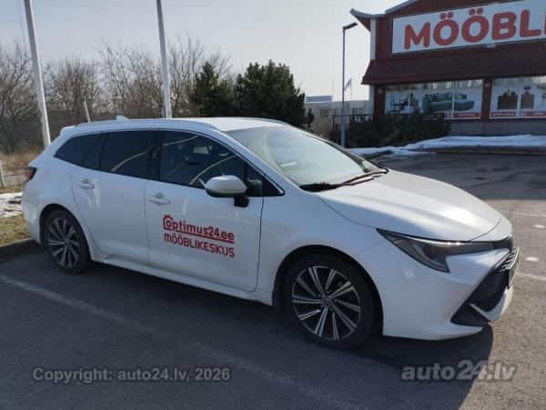 White Toyota Corolla 2021 in Tallinn, with an engine capacity of 1.20 L and mileage of 121 thousand km for 16900 €, photo 2 on AUTOMOTO.COM.LV