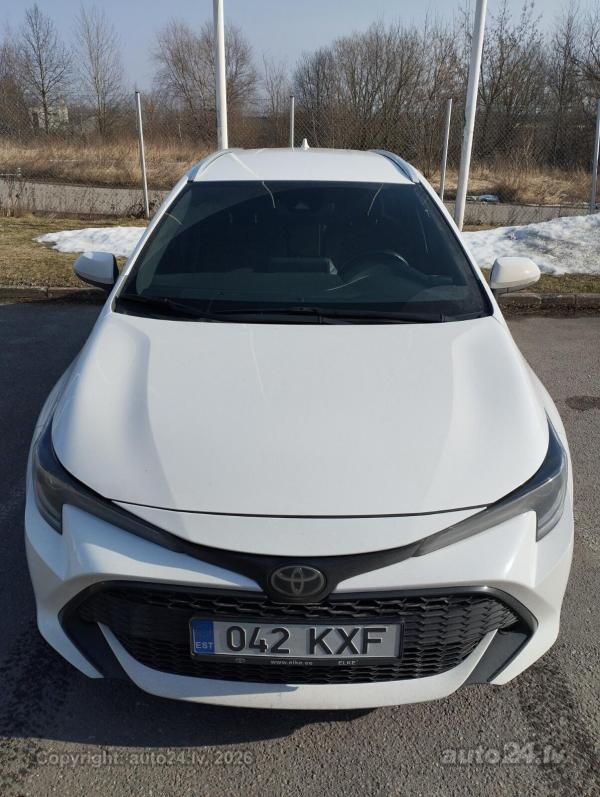 White Toyota Corolla 2021 in Tallinn, with an engine capacity of 1.20 L and mileage of 121 thousand km for 16900 €, photo 5 on AUTOMOTO.COM.LV