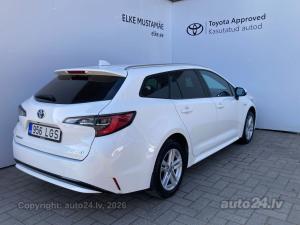 White Toyota Corolla 2021 in Tallinn, with an engine capacity of 1.80 L and mileage of 105 thousand km for 15995 €, photo 2 on AUTOMOTO.COM.LV