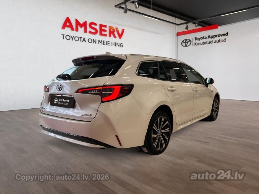 White Toyota Corolla 2021 in Parnu, with an engine capacity of 1.80 L and mileage of 98 thousand km for 18490 €, photo 3 on AUTOMOTO.COM.LV