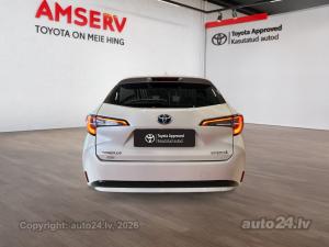 White Toyota Corolla 2021 in Parnu, with an engine capacity of 1.80 L and mileage of 98 thousand km for 18490 €, photo 5 on AUTOMOTO.COM.LV