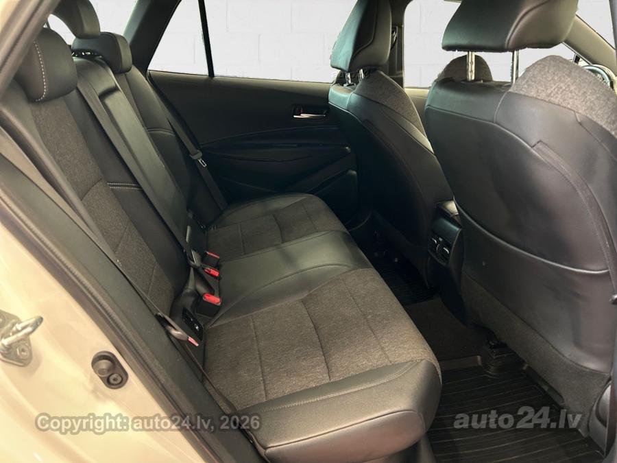 White Toyota Corolla 2021 in Parnu, with an engine capacity of 1.80 L and mileage of 98 thousand km for 18490 €, photo 8 on AUTOMOTO.COM.LV