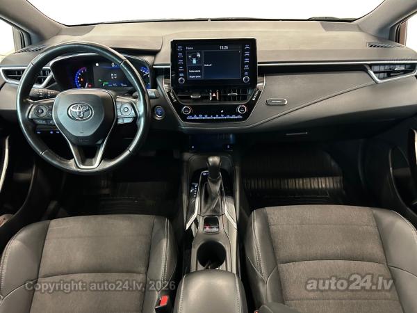 White Toyota Corolla 2021 in Parnu, with an engine capacity of 1.80 L and mileage of 98 thousand km for 18490 €, photo 8 on AUTOMOTO.COM.LV