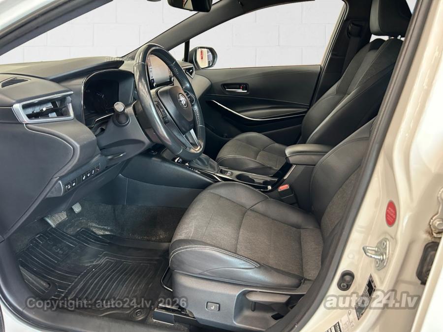 White Toyota Corolla 2021 in Parnu, with an engine capacity of 1.80 L and mileage of 98 thousand km for 18490 €, photo 13 on AUTOMOTO.COM.LV