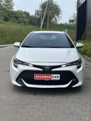 White Toyota Corolla 2021 in Vilnius, with an engine capacity of 1.80 L and mileage of 225 thousand km for 15250 €, photo 3 on AUTOMOTO.COM.LV