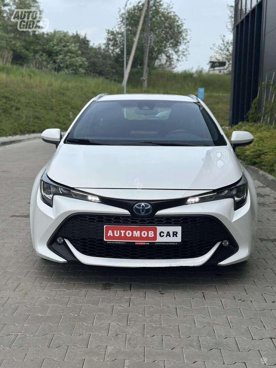 White Toyota Corolla 2021 in Vilnius, with an engine capacity of 1.80 L and mileage of 225 thousand km for 15250 €, photo 3 on AUTOMOTO.COM.LV