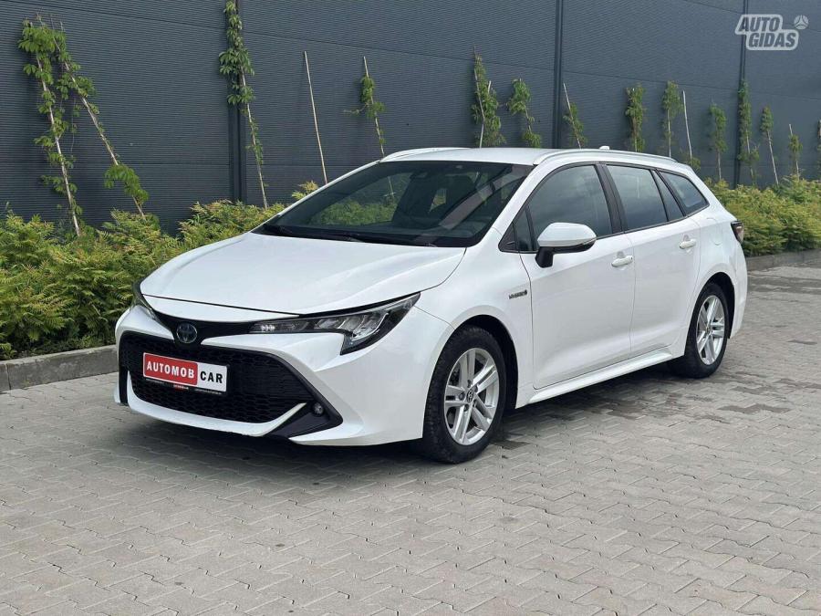 White Toyota Corolla 2021 in Vilnius, with an engine capacity of 1.80 L and mileage of 225 thousand km for 15250 €, photo 4 on AUTOMOTO.COM.LV