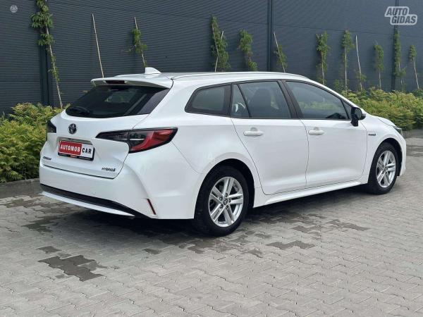 White Toyota Corolla 2021 in Vilnius, with an engine capacity of 1.80 L and mileage of 225 thousand km for 15250 €, photo 5 on AUTOMOTO.COM.LV
