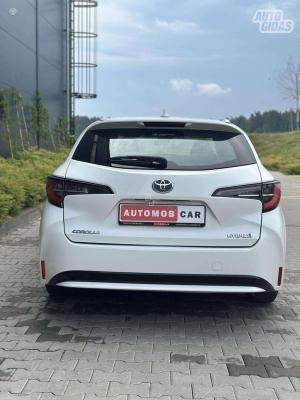 White Toyota Corolla 2021 in Vilnius, with an engine capacity of 1.80 L and mileage of 225 thousand km for 15250 €, photo 7 on AUTOMOTO.COM.LV