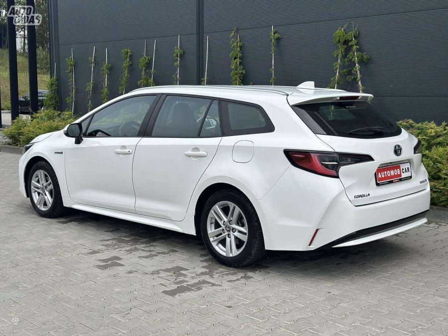 White Toyota Corolla 2021 in Vilnius, with an engine capacity of 1.80 L and mileage of 225 thousand km for 15250 €, photo 8 on AUTOMOTO.COM.LV