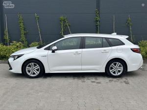 White Toyota Corolla 2021 in Vilnius, with an engine capacity of 1.80 L and mileage of 225 thousand km for 15250 €, photo 9 on AUTOMOTO.COM.LV