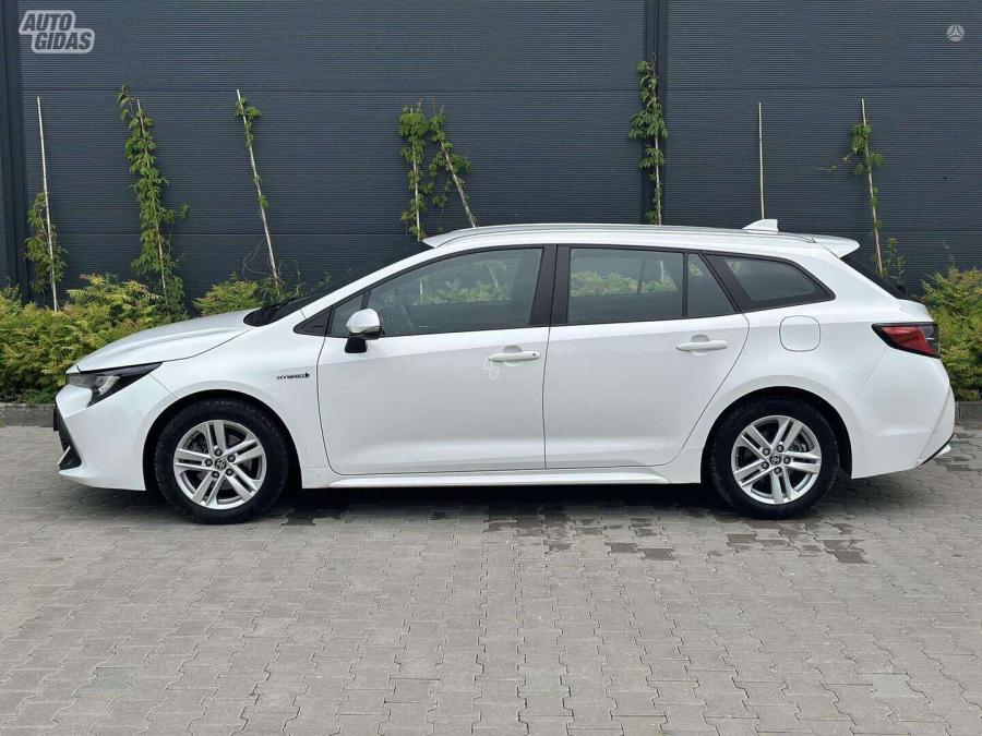 White Toyota Corolla 2021 in Vilnius, with an engine capacity of 1.80 L and mileage of 225 thousand km for 15250 €, photo 9 on AUTOMOTO.COM.LV