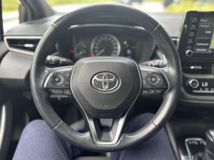 White Toyota Corolla 2021 in Vilnius, with an engine capacity of 1.80 L and mileage of 225 thousand km for 15250 €, photo 12 on AUTOMOTO.COM.LV