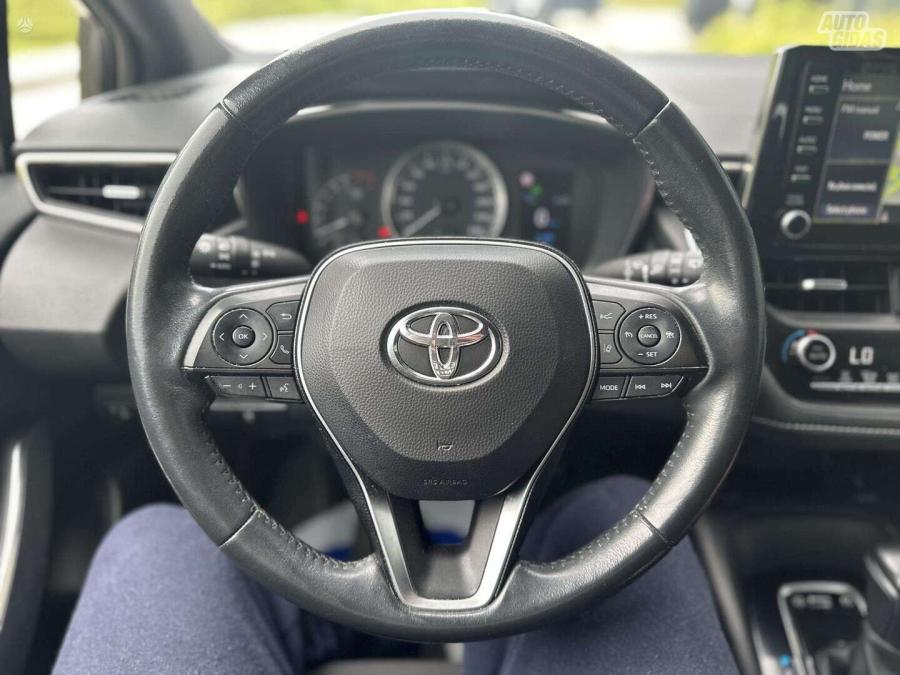 White Toyota Corolla 2021 in Vilnius, with an engine capacity of 1.80 L and mileage of 225 thousand km for 15250 €, photo 12 on AUTOMOTO.COM.LV