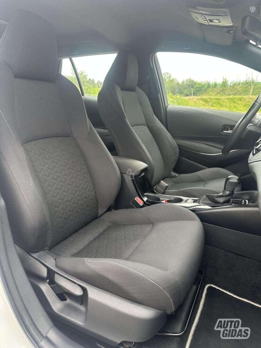 White Toyota Corolla 2021 in Vilnius, with an engine capacity of 1.80 L and mileage of 225 thousand km for 15250 €, photo 13 on AUTOMOTO.COM.LV