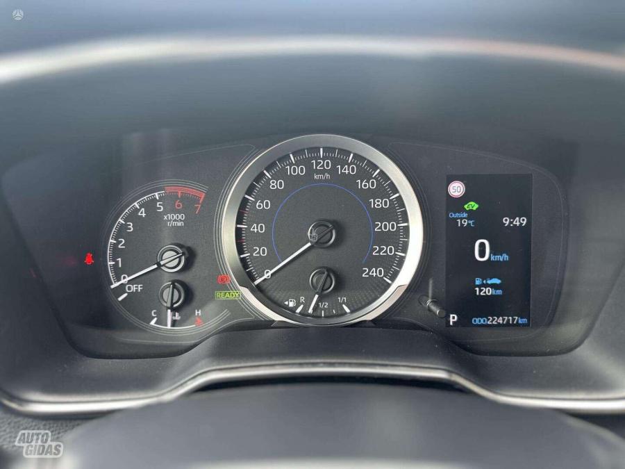White Toyota Corolla 2021 in Vilnius, with an engine capacity of 1.80 L and mileage of 225 thousand km for 15250 €, photo 14 on AUTOMOTO.COM.LV