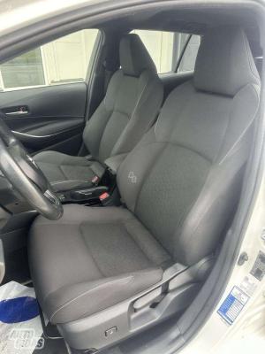 White Toyota Corolla 2021 in Vilnius, with an engine capacity of 1.80 L and mileage of 225 thousand km for 15250 €, photo 19 on AUTOMOTO.COM.LV