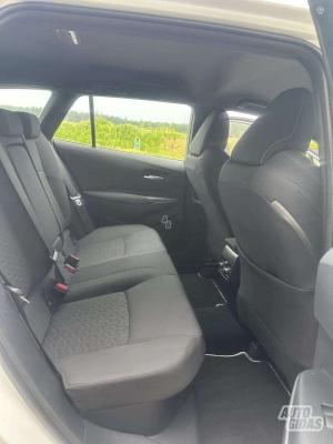 White Toyota Corolla 2021 in Vilnius, with an engine capacity of 1.80 L and mileage of 225 thousand km for 15250 €, photo 24 on AUTOMOTO.COM.LV