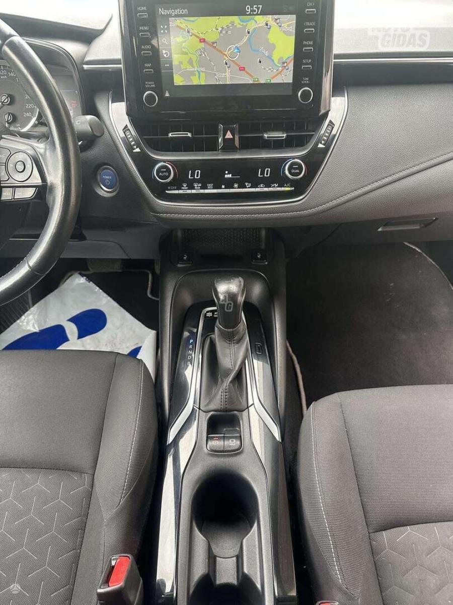 White Toyota Corolla 2021 in Vilnius, with an engine capacity of 1.80 L and mileage of 225 thousand km for 15250 €, photo 25 on AUTOMOTO.COM.LV