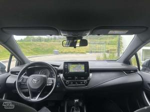 White Toyota Corolla 2021 in Vilnius, with an engine capacity of 1.80 L and mileage of 225 thousand km for 15250 €, photo 26 on AUTOMOTO.COM.LV