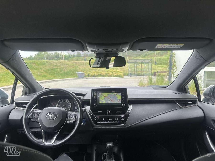 White Toyota Corolla 2021 in Vilnius, with an engine capacity of 1.80 L and mileage of 225 thousand km for 15250 €, photo 26 on AUTOMOTO.COM.LV