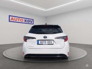 White Toyota Corolla 2021 in Vilnius, with an engine capacity of 1.80 L and mileage of 204 thousand km for 18499 €, photo 5 on AUTOMOTO.COM.LV