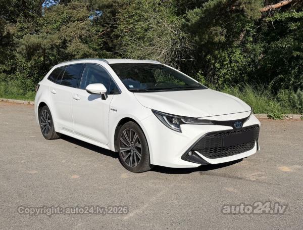 White Toyota Corolla 2021 in Tallinn, with an engine capacity of 1.80 L and mileage of 152 thousand km for 16400 €, photo 3 on AUTOMOTO.COM.LV
